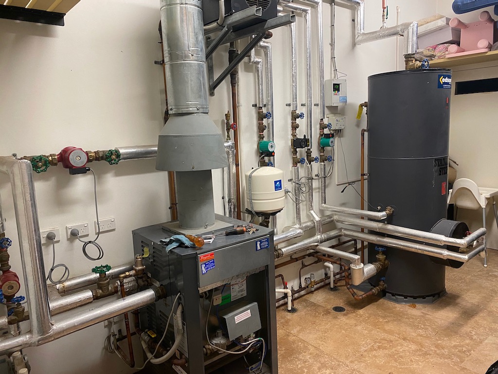 Hot water and hydronic heating Plant room - Gap Trade Services ...